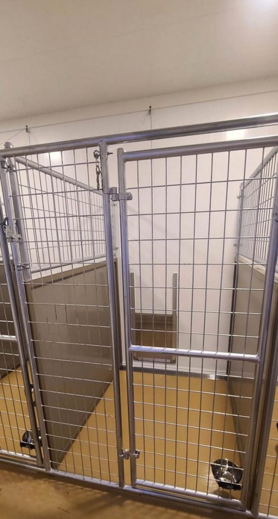 Hillview Kennels Warsaw NY | Custom Bulldog Barn Kennels