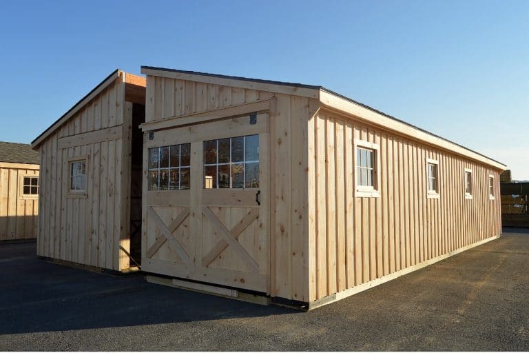 The Advantages of a Horse Stable with a Double Wide Layout