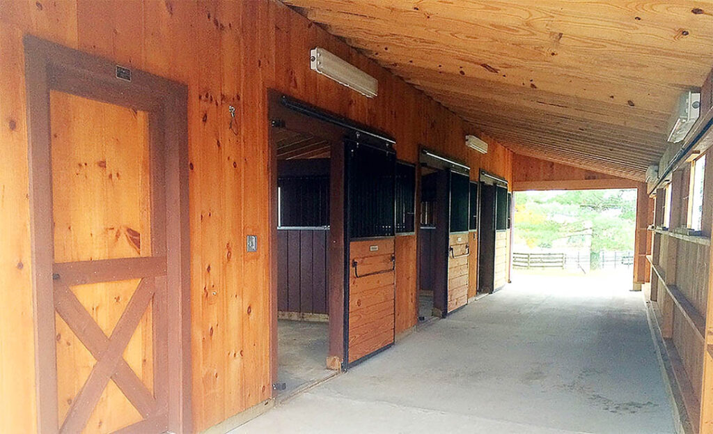 Small & Big Horse Barn Features | Horse Barn Floor Plan & Design